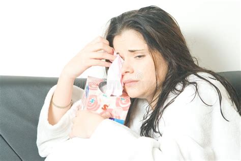 Pleurer De Femme Photo Stock Image Du Mouchoirs Cheveu 4971300
