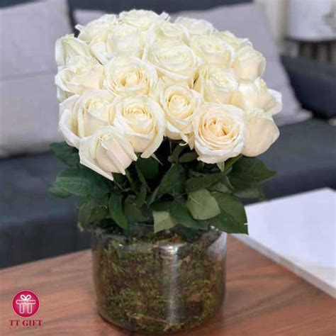 گلدان گل رز سفید مهشید برای افتتاحیه