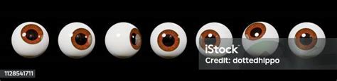 검은 배경에 고립 된 갈색 홍 채와 많은 현실적인 인간의 눈 안구에 대한 스톡 사진 및 기타 이미지 안구 3차원 형태 눈 신체 부분 Istock