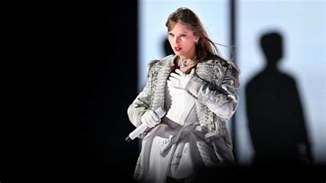 Taylor Swifts Insane Cough After Fire At 20million New York