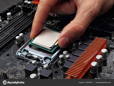 Conecte el microprocesador de la CPU al zócalo de la placa base Fondos tecnológicos Concepto