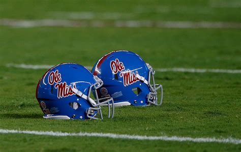 Ole Miss Te Damarcus Thomas Airlifted From Practice Field No Feeling In Lower Body