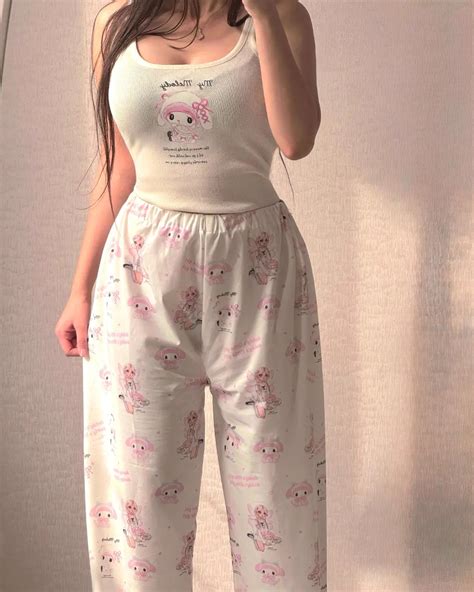 Hellokitty ‎ست کراپ شلوار ترکیب انیمه و ملودی💗🎀💅🏻 خیلی نازه😭🌸 کراپا