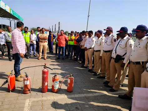 रस्ता सुरक्षा अभियान अंतर्गत आपत्ती व्यवस्थापनकडून प्रात्यक्षिक