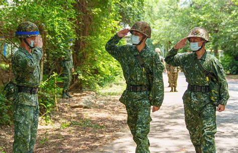 【三軍九校院聯合入伍訓練】行進間敬禮 建立禮儀觀念 軍聞 【三軍九校院聯合入伍訓練】行進間敬禮 建立禮儀觀念 青年日報