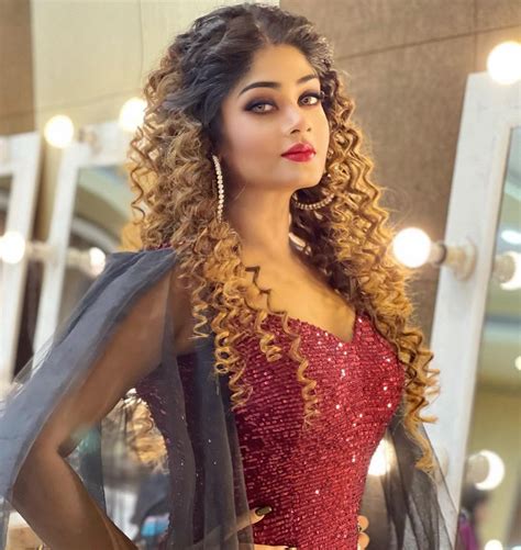 ১৪ বছর প্রেমের পর প্রেমিককে প্রকাশ্যে আনলেন এই অভিনেত্রী