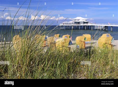 Ostsee Seeschlösschenbrücke und Mikado Teehaus in Timmendorfer Strand