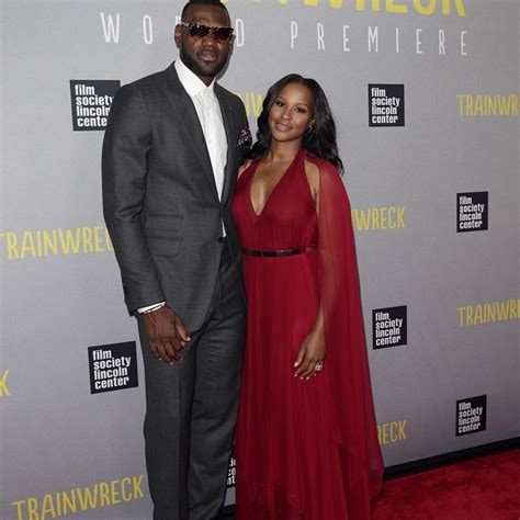 Lebron James Wife Savannah James Is Catching On Regarding Cheating Rumors
