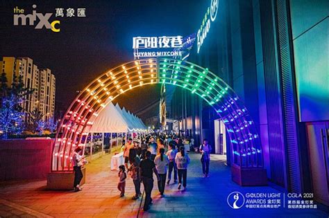 安徽合肥庐阳万象汇庐阳夜巷 没有夜市的夏天是不完整的夏天作为合肥北部的商业中心庐阳万象汇的消费人群以周边社区居民为主 为夏季傍晚遛弯的