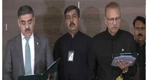 Anwarul Haq Kakar Takes Oath As Caretaker Pm Urdupoint