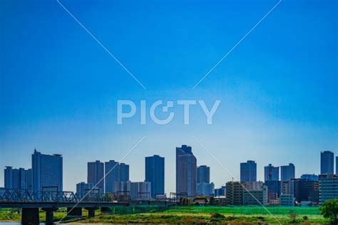 武蔵小杉のビル群と多摩川 Id 29397 ご当地写真・イラスト素材サイト Pictyピクティ