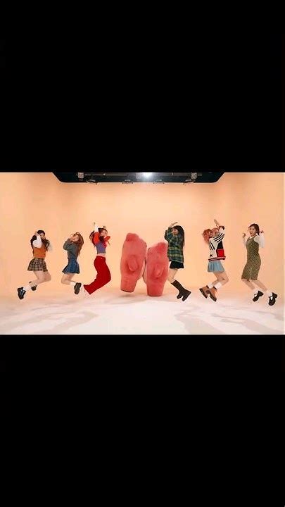스테이씨 안무영상 촬영중 쓰러진 벨리곰 Youtube