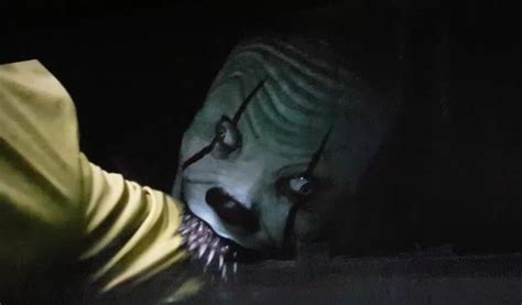 Pennywise The Dancing Clown Eating Georgies Arm Confusing Movies Doom