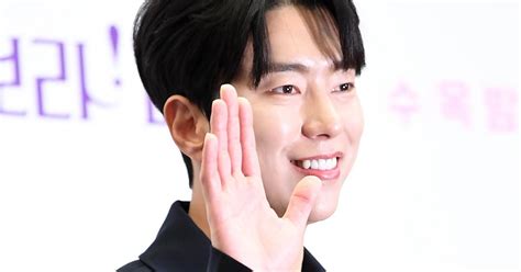 포토 윤현민 작은 얼굴 스스로 인증