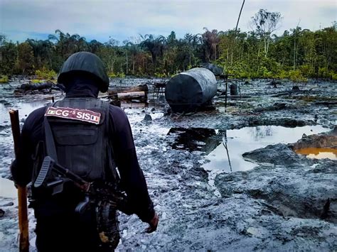 Civil Defence Arrests 14 Suspected Oil Thieves Nigeria