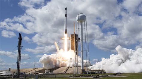 La Nasa Y Spacex Lanzan Nave Desde Ee Uu Con Una Cosmonauta Rusa En Su