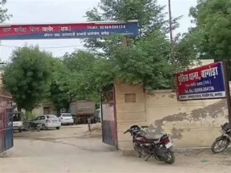 Thieves Entered Inside By Breaking The Lock Of The House Police