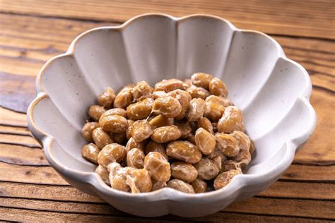 効果抜群？ 「腸活」で食べているものランキング 3位「納豆」2位＆1位は？ オトナンサー