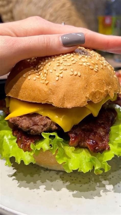 [Видео] «[Видео] «Кухня Рецепты Кулинария On Instagram СОЧНЫЙ БУРГЕР🍔 Готовится быстро а