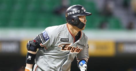 판정 항의 퇴장→이성 잃은 헬멧 투척 하주석 결국 1군 말소 반성 차원