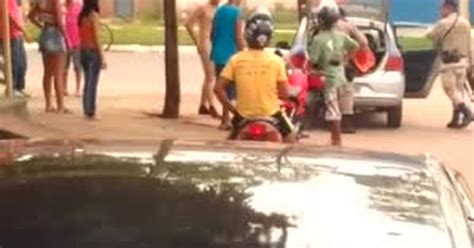 G1 Homem é detido pela PM após andar pelado em rua de Palmas veja