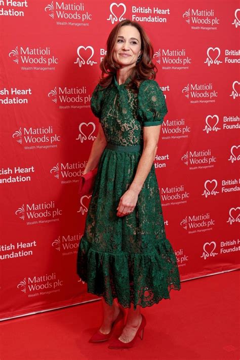 Sofisticirano Pippa Middleton Osvanula U Chic Haljini S Potpisom Brenda Kojeg Voli I Starija