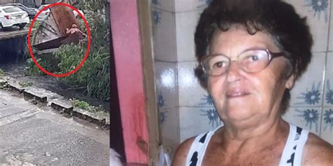 Vídeo Idosa é levada pela correnteza após parte da casa desabar em