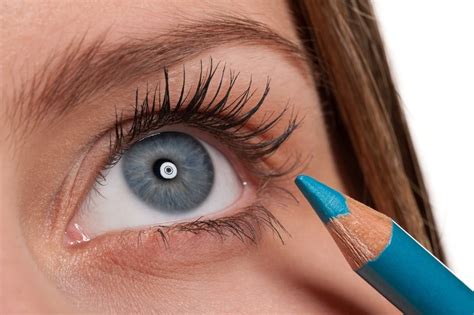 Best Eyeliner Color To Bring Out Blue Eyes