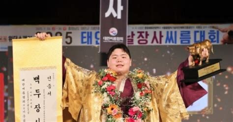 씨름 괴물 김민재 설날장사대회 백두장사 2년 만에 탈환