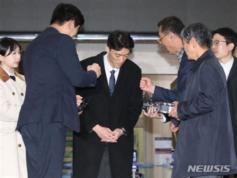 전두환 손자와 만난 518유가족들 지금국내엔 네모판