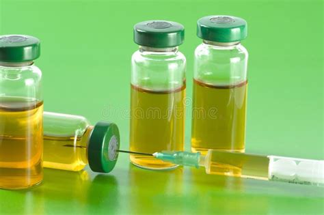 Steriele Medische Flesjes Met Medicijnoplossing Ampullen En Spuit Op