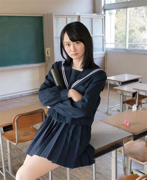 「娘の制服を着て学校に来た事が娘にバレて空き教室で娘から文句を言われてるのに偉そうな態度のおばさん」（2022年04月28日のボケ） ボケて