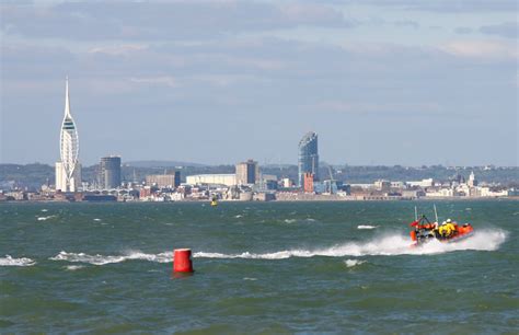 Ryde Lifeboat Assists In Rescue Of 5 People Island Echo 24hr News