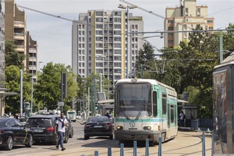 Émeutes Les Tramways Et Les Bus Toujours Arrêtés à 21 Heures En Île