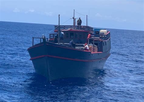 Marinha Apreende Embarcação Com Contrabando No Litoral Da Bahia
