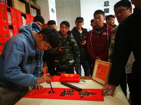 图书馆举办迎新年“写春联，猜灯谜”活动 西安铁路职业技术学院