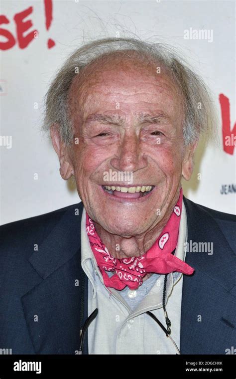 Venantino Venantini Assiste A La Premiere De Vive La Crise Au Cinema