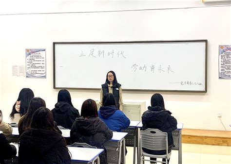 立足新时代，劳动育未来 辽宁理工职业大学