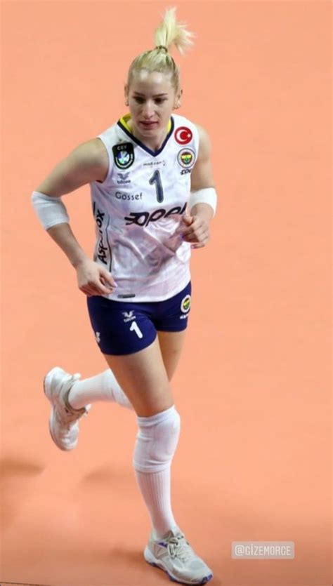 Gizem örge Voleybol oyuncuları Voleybol Sari