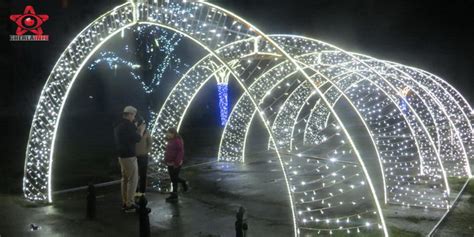 FOTO S au aprins luminile de sărbători în oraş Gherla INFO CLUJ