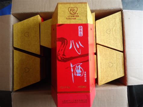 经典金水晶36度6瓶装 水晶 水晶包 大山谷图库