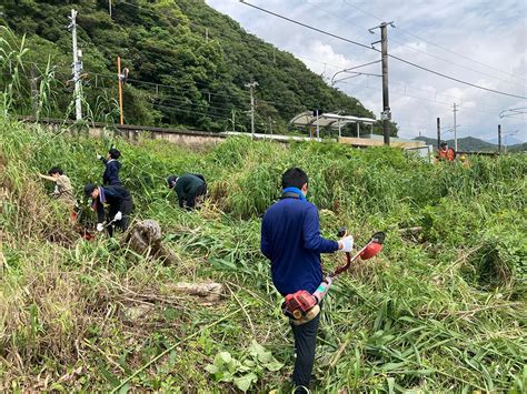 和歌山大の学生グループとjr西日本らが湯川駅周辺を草刈り 和歌山経済新聞
