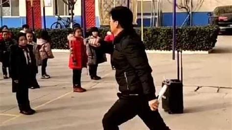 校长课间亲自教孩子鬼步舞 高清1080P在线观看平台 腾讯视频