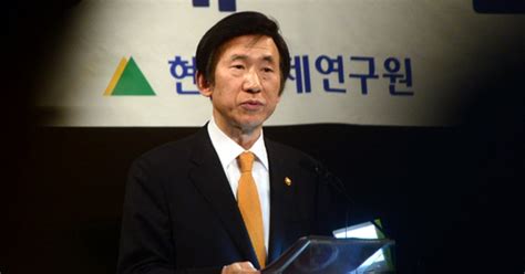 강연하는 윤병세 장관