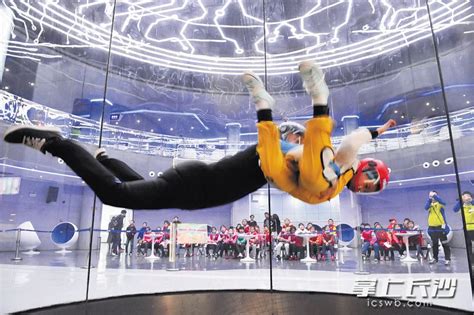 人造16级台风 让孩子们体验“空中飞人” 都市 长沙晚报网
