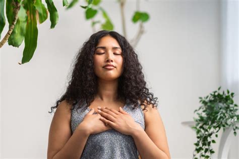 A importância de acolher as emoções e os sintomas no corpo Aprendi no