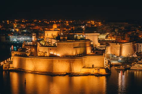 포트 세인트 안젤로 밤 Ilbirgu 발레에서 보기 건물 외관에 대한 스톡 사진 및 기타 이미지 건물 외관 건축 관광객