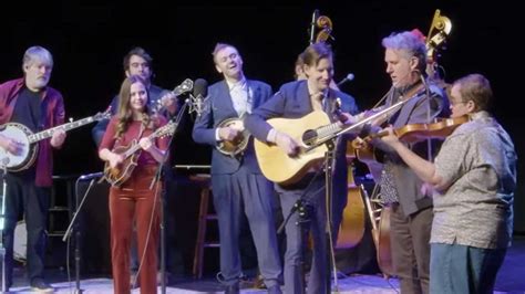 Béla Flecks My Bluegrass Heart And Punch Brothers Spread Yuletide Cheer