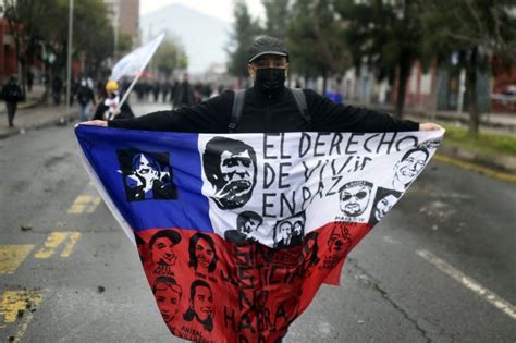 Encapuchados Protagonizan Disturbios En Marcha Por Los 50 Años Del