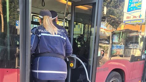 Pietra Ligure Sicurezza A Bordo Dei Bus Della Tpl Via Ai Controlli